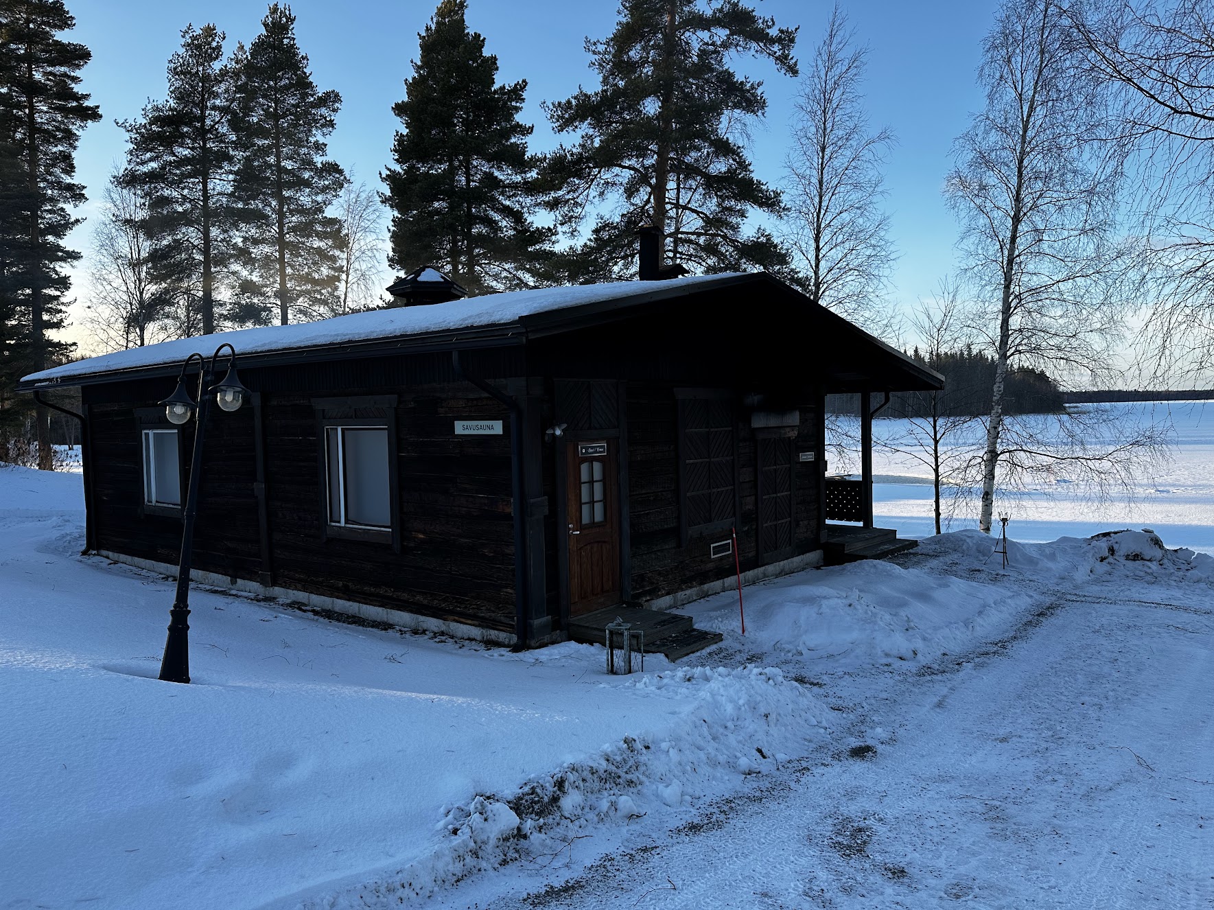 湖水地方のサマーコテージ、Revontuli Resort（レヴォントゥリ・リゾート） | Nyt Sauna